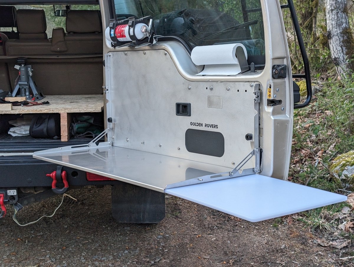 Discovery 1 & 2 Folding Tailgate Table – Golden Rovers