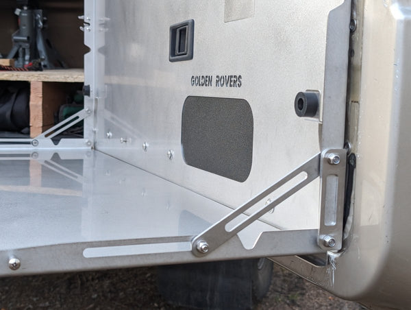 Discovery 1 & 2 Folding Tailgate Table – Golden Rovers